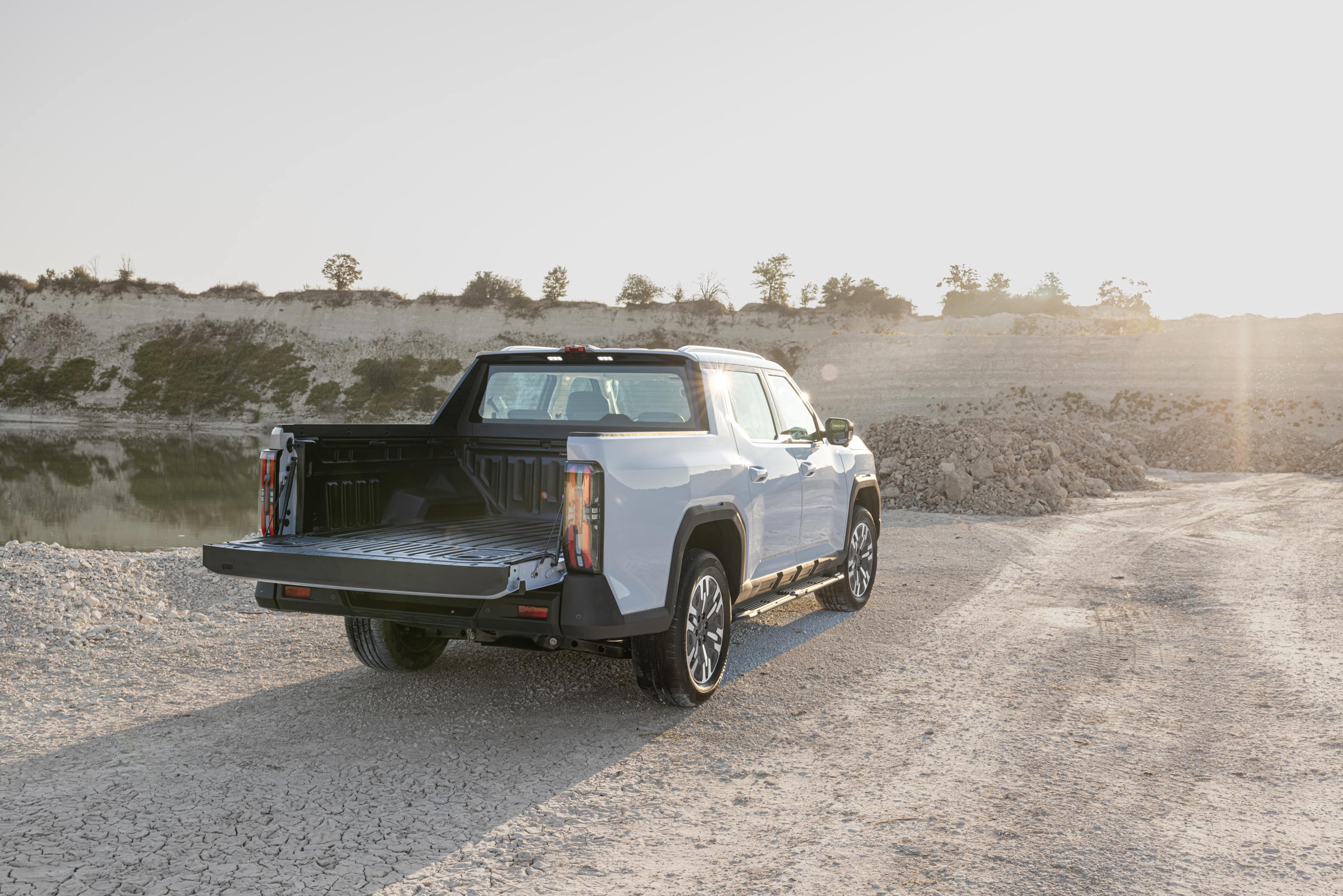 MAXUS presents eTERRON9, an all-electric pick-up with all-wheel drive
